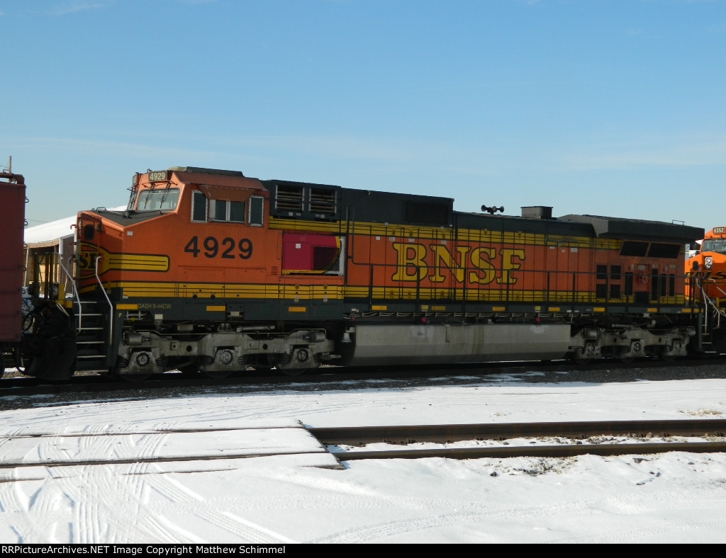 BNSF 4929